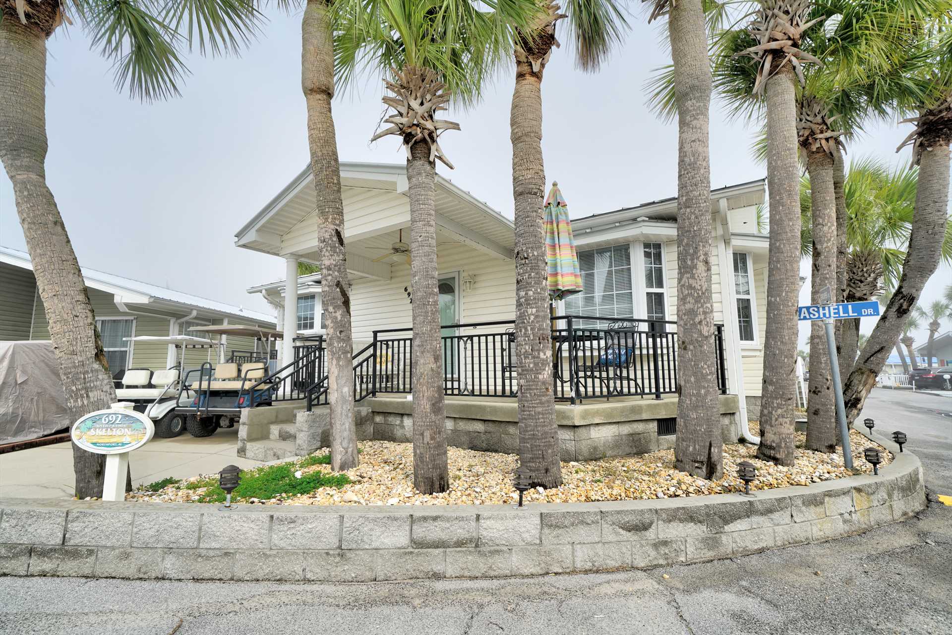 692 Seashell - King & Queen - Includes WIFI** & 2 GOLF CARTS!